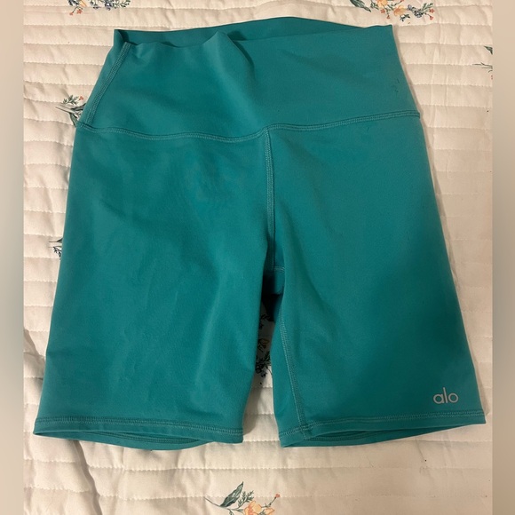 ALO Yoga | Shorts | Alo Yoga Womens Aqua Bike Shorts | Poshmark